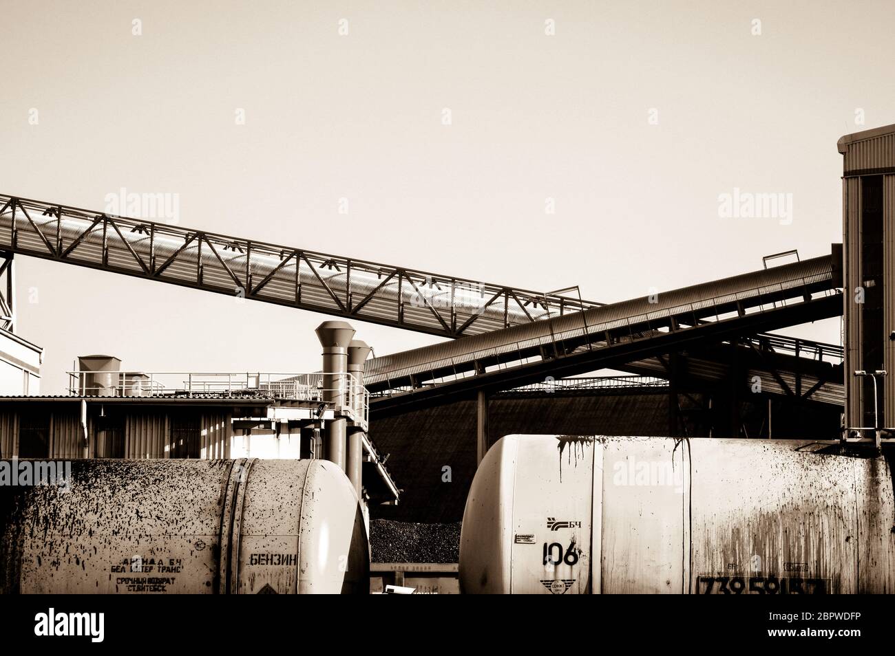 Oil train wagons on oil refinery Stock Photo - Alamy