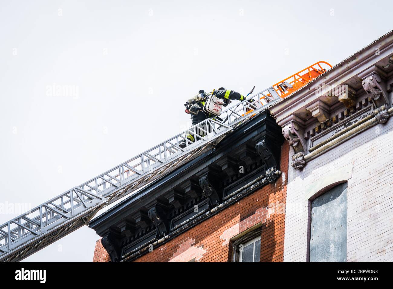 FDNY respond to a fire at 1980 3rd ave in Spanish Harlem. Fire on the ...