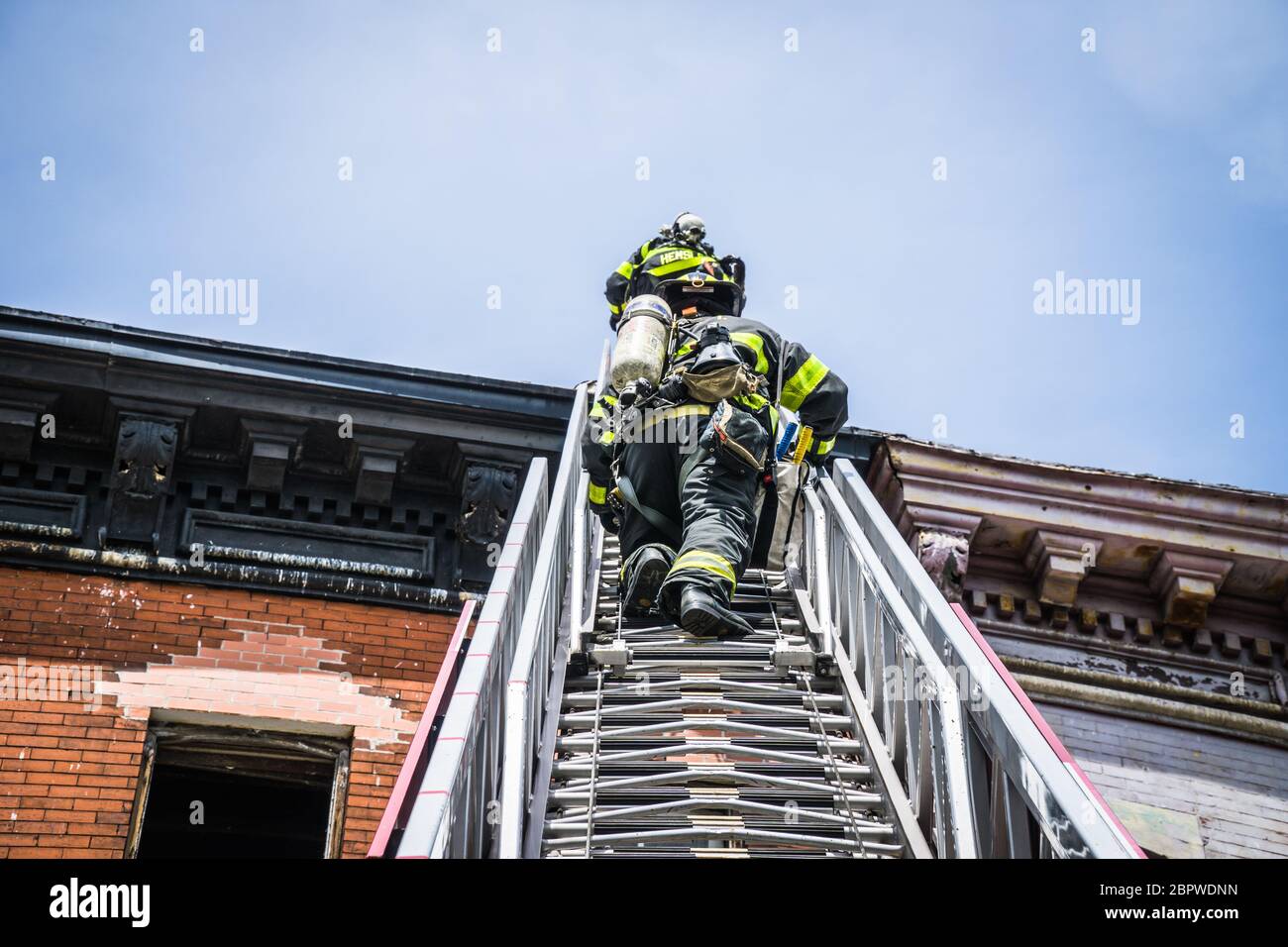 FDNY respond to a fire at 1980 3rd ave in Spanish Harlem. Fire on the ...