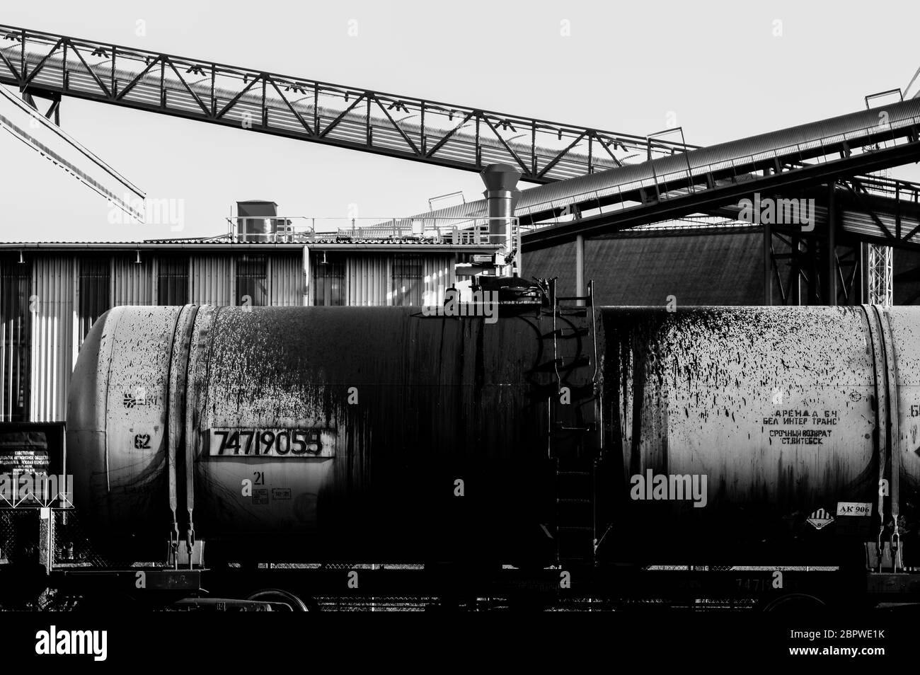 Oil train wagons on oil refinery Stock Photo - Alamy
