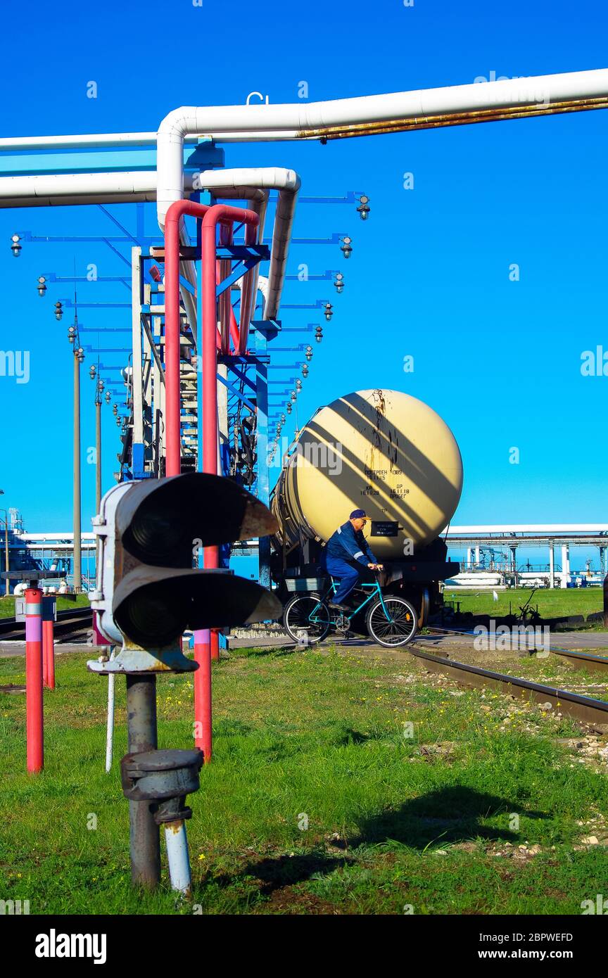 Oil train wagons on oil refinery Stock Photo - Alamy