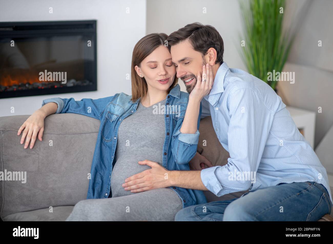 Young pregnant woman feeling good with her husband Stock Photo - Alamy