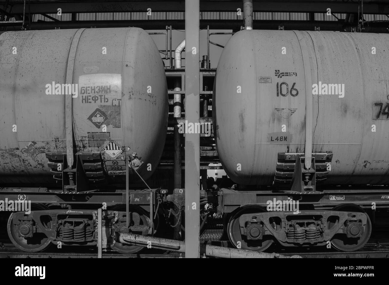 Oil train wagons on oil refinery hi-res stock photography and images ...