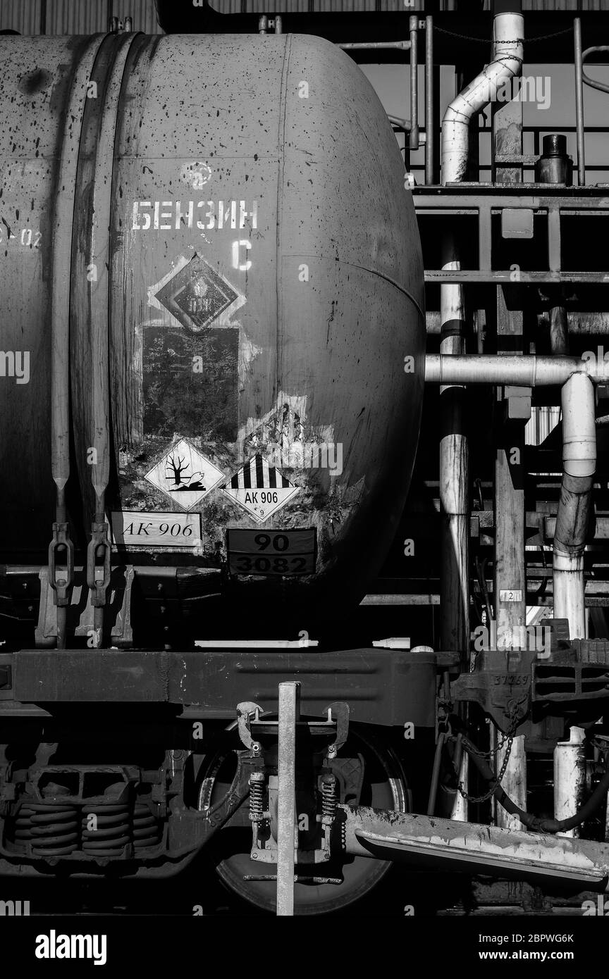 Oil train wagons on oil refinery Stock Photo - Alamy