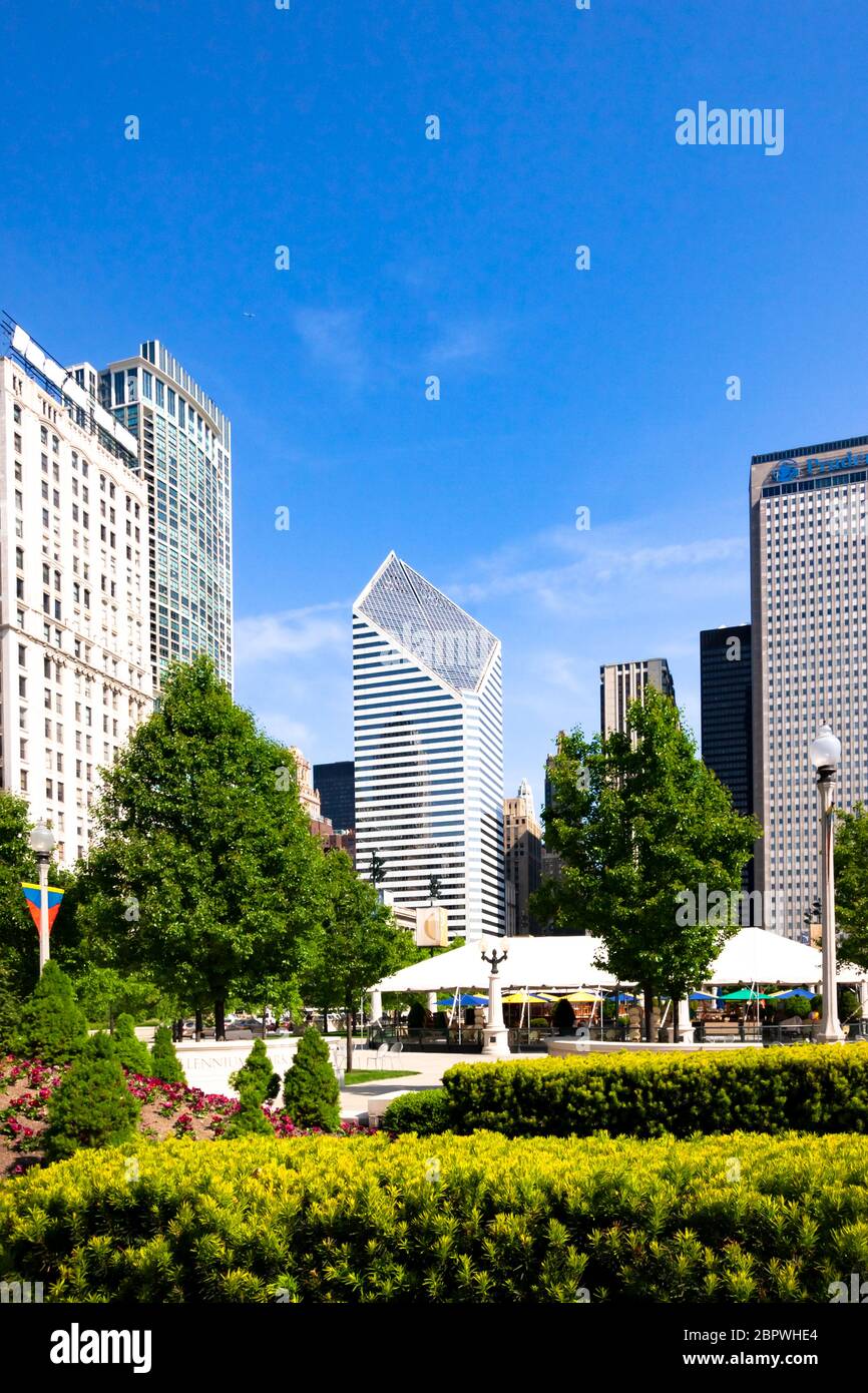 Image of the Chicago skyline featuring the The Crain Communications ...
