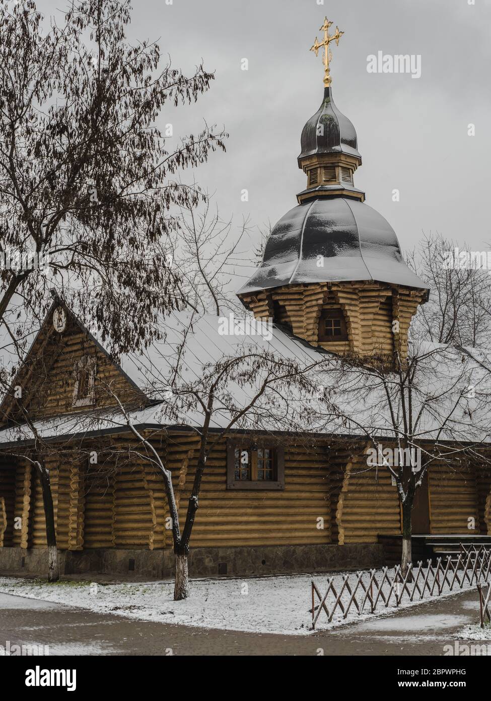 Traditional wooden russian orthodox church hi-res stock photography and ...