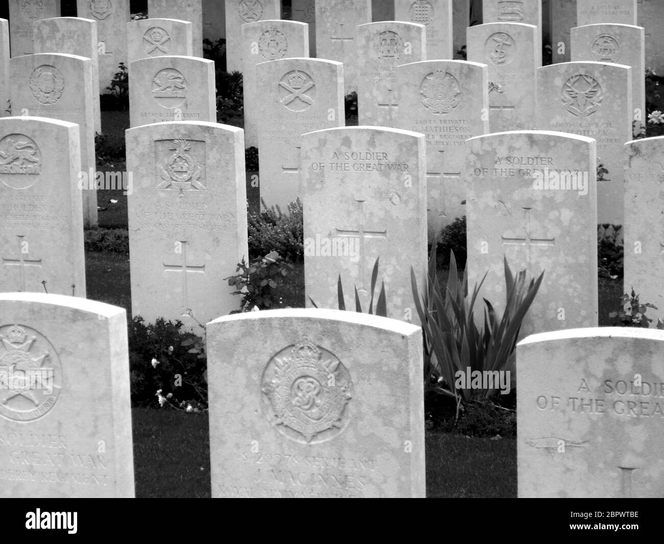 World War One graves in Point-du-Jour Cemetery, Athies, France Stock ...