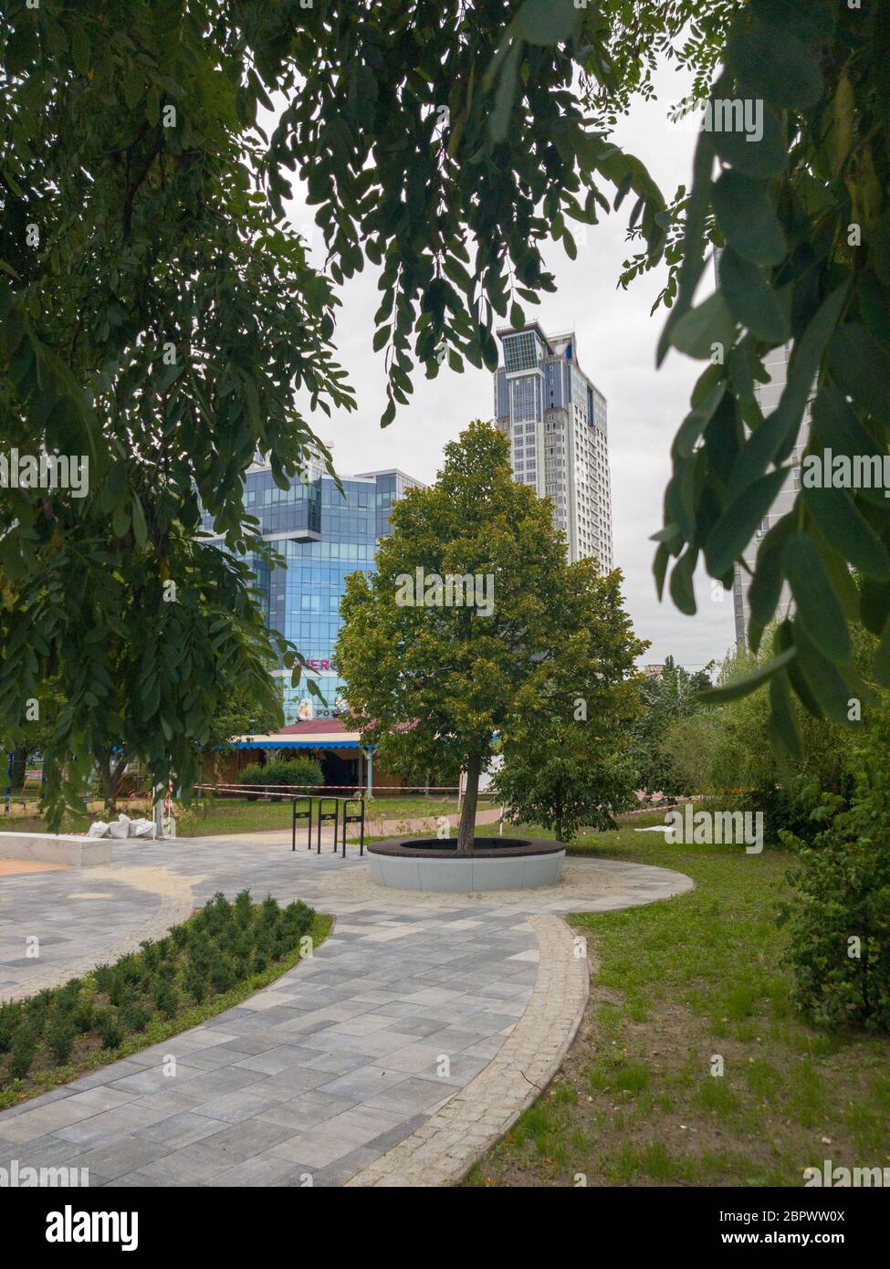 Downtown park garden buildings hi-res stock photography and images - Alamy