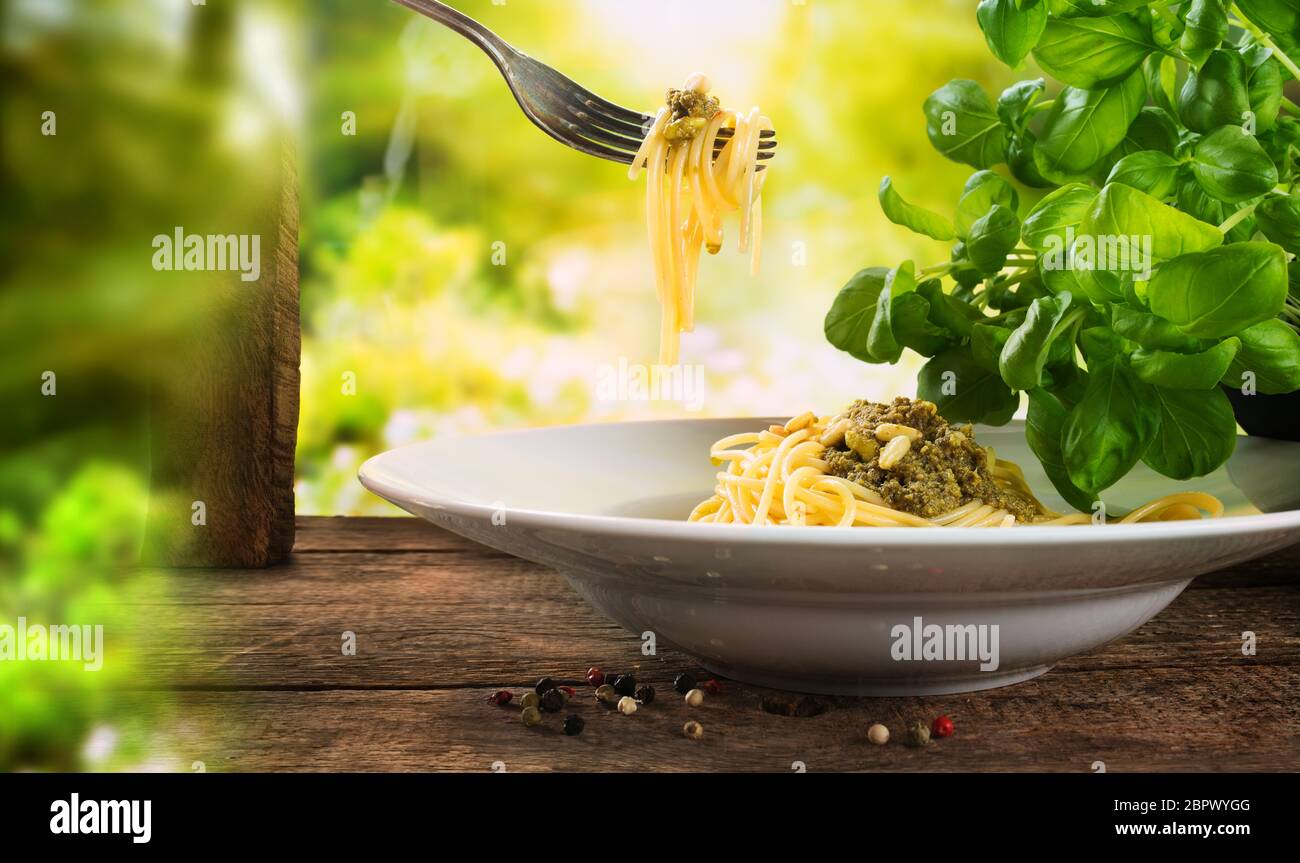 Rustic italian restaurant scene hi-res stock photography and images - Alamy