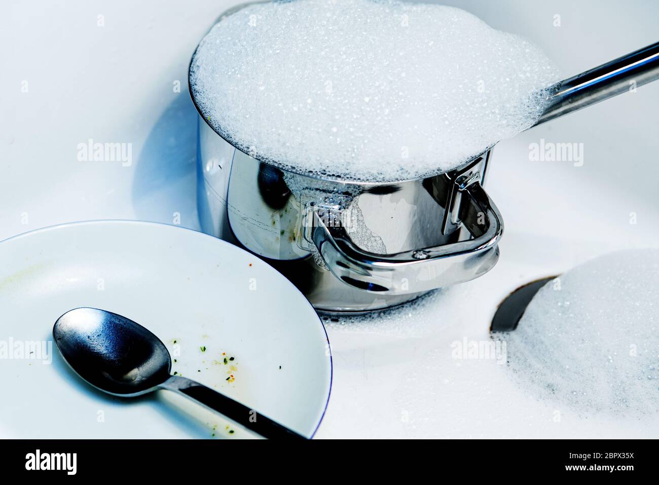 close-up of dirty pot and plate in a kitchen sink Stock Photo - Alamy