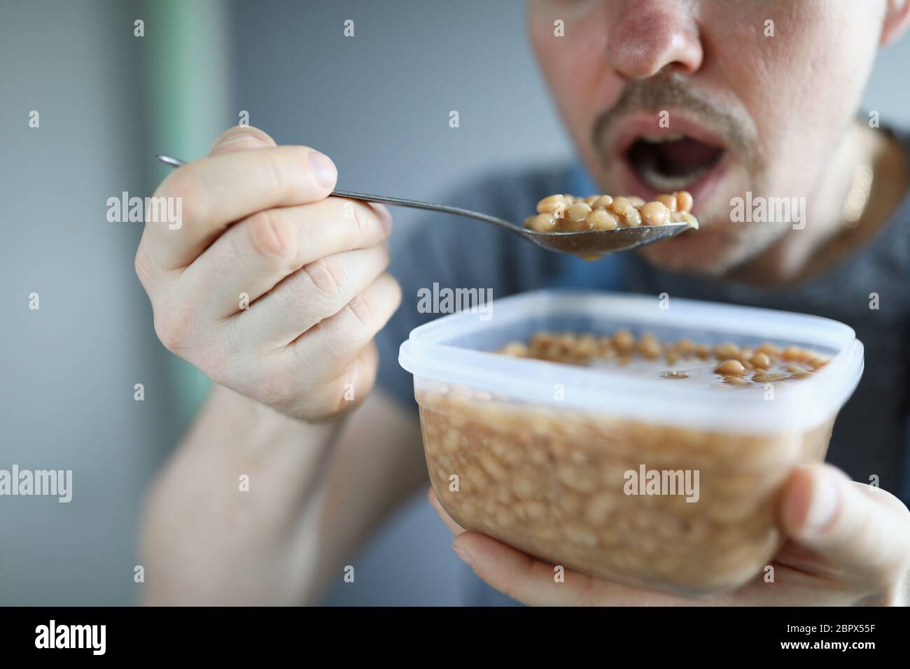 Lunch pause hi-res stock photography and images - Alamy