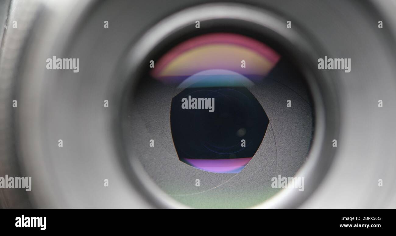 Adjusting aperture camera lens Stock Photo - Alamy