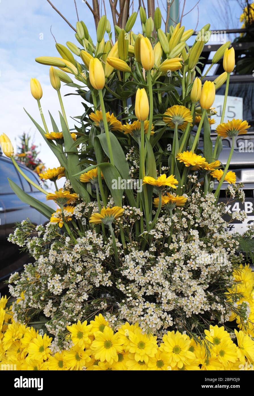 Floristic decoration with yellow lilies and gerberas Stock Photo - Alamy
