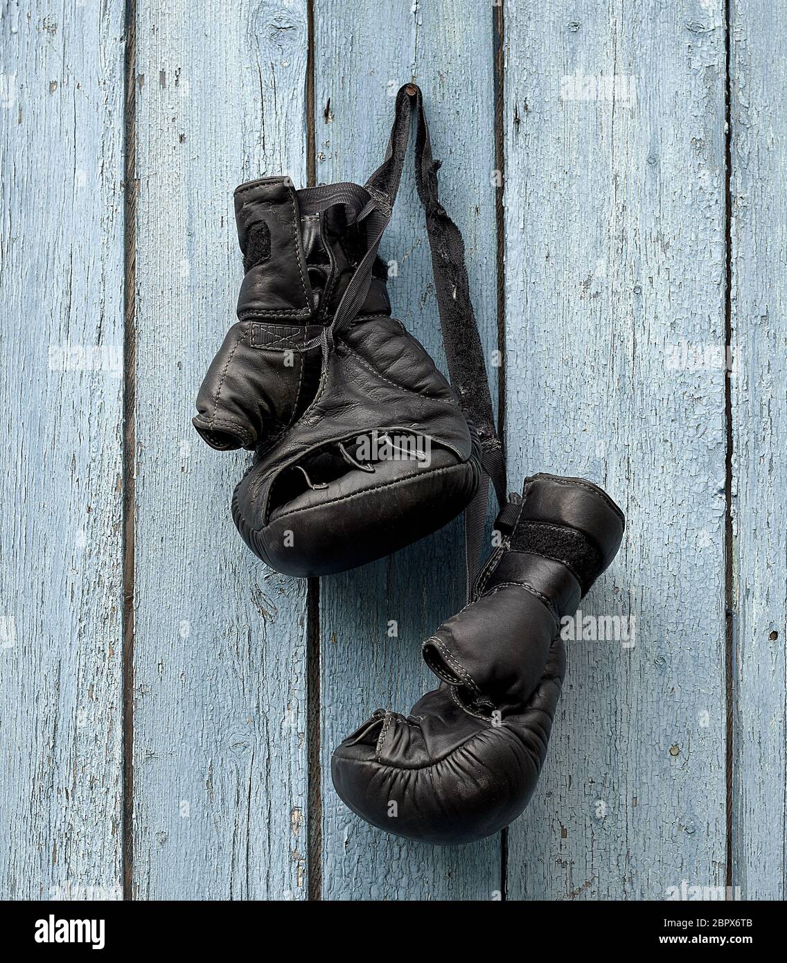 Black boxing gloves hi-res stock photography and images - Alamy