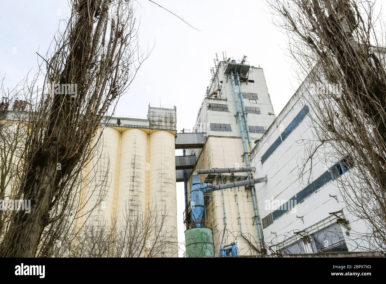 Building storing drying grain hi-res stock photography and images - Alamy