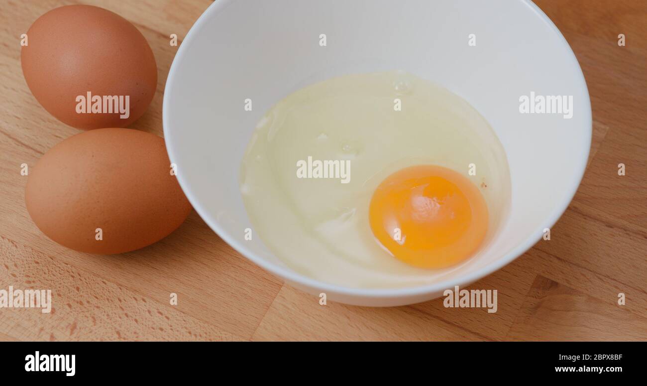 Black woman breaking egg in kitchen hi-res stock photography and images - Alamy