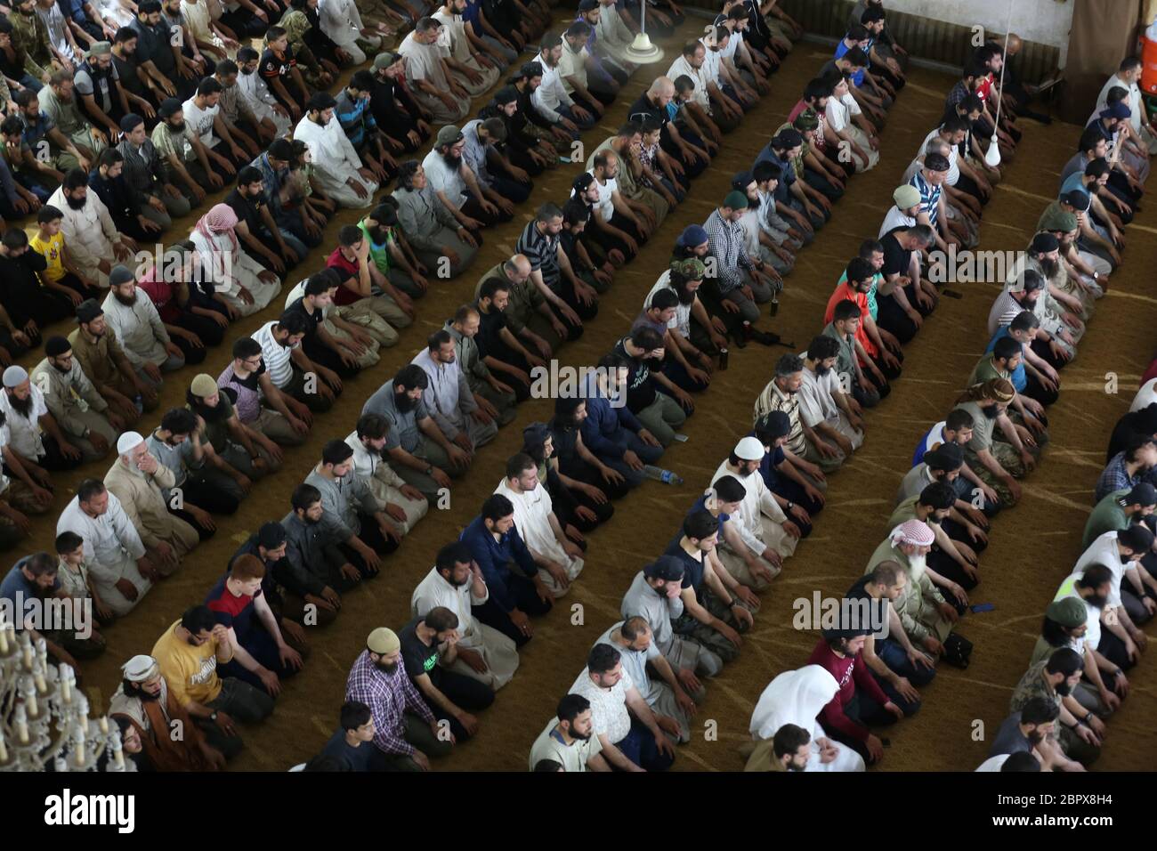 Muslims pray syria hi-res stock photography and images - Alamy