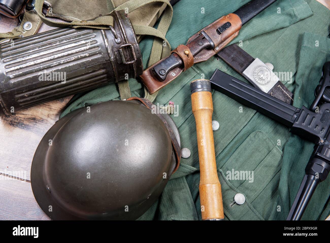 ww2 german army field equipment with helmet and a machine gun Stock ...