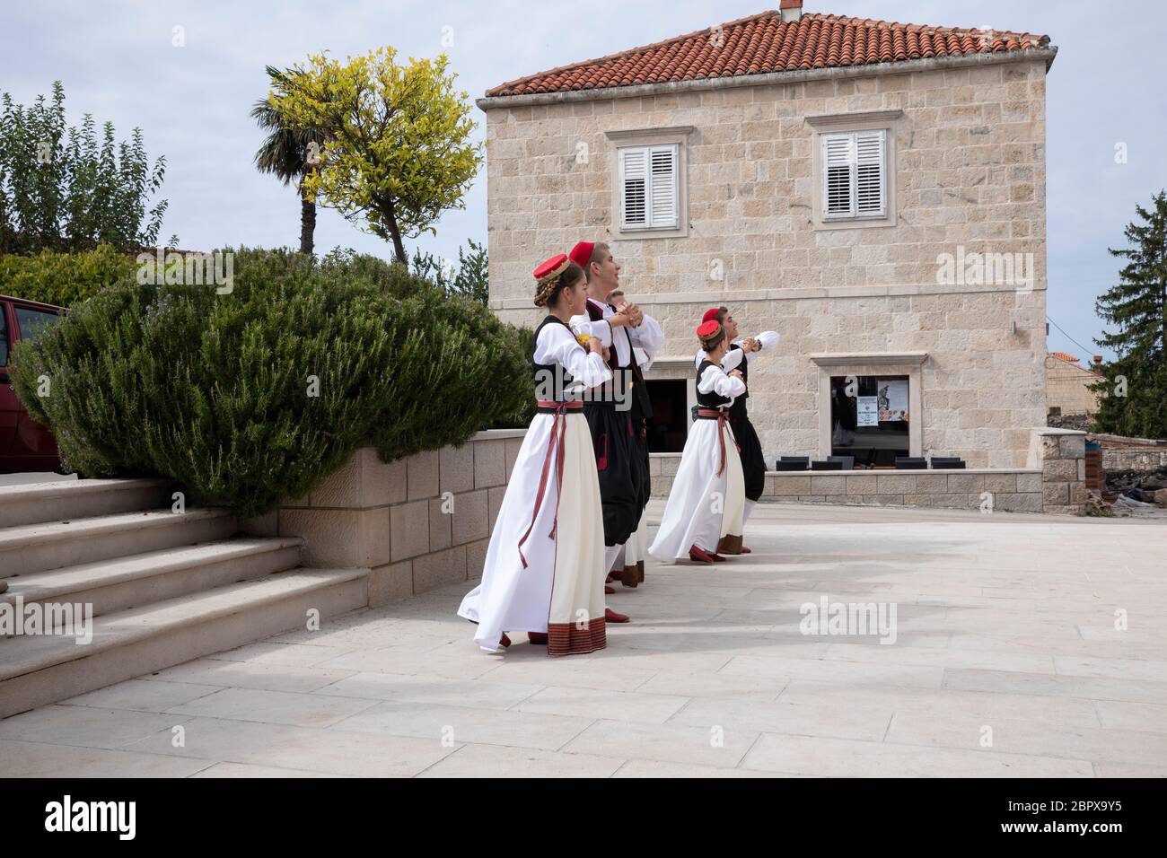 Croatia traditional costume hi-res stock photography and images - Alamy