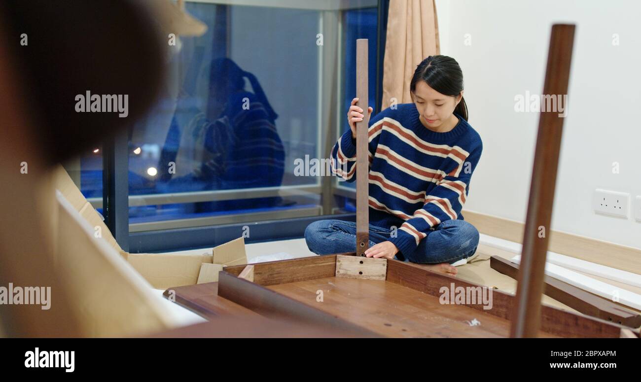 Woman assemble the table at home Stock Photo - Alamy