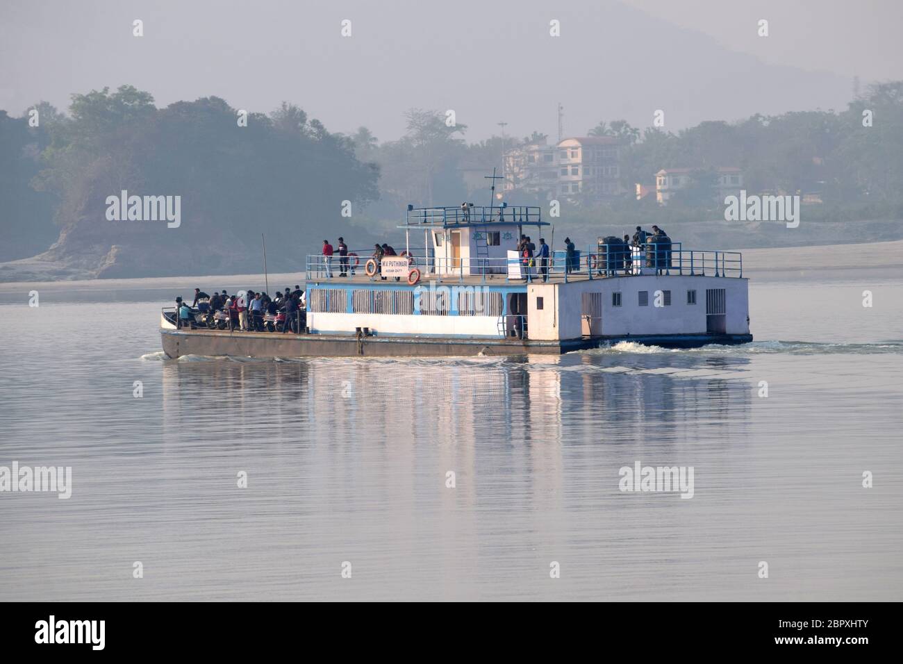 Water line ferry service hi-res stock photography and images - Alamy