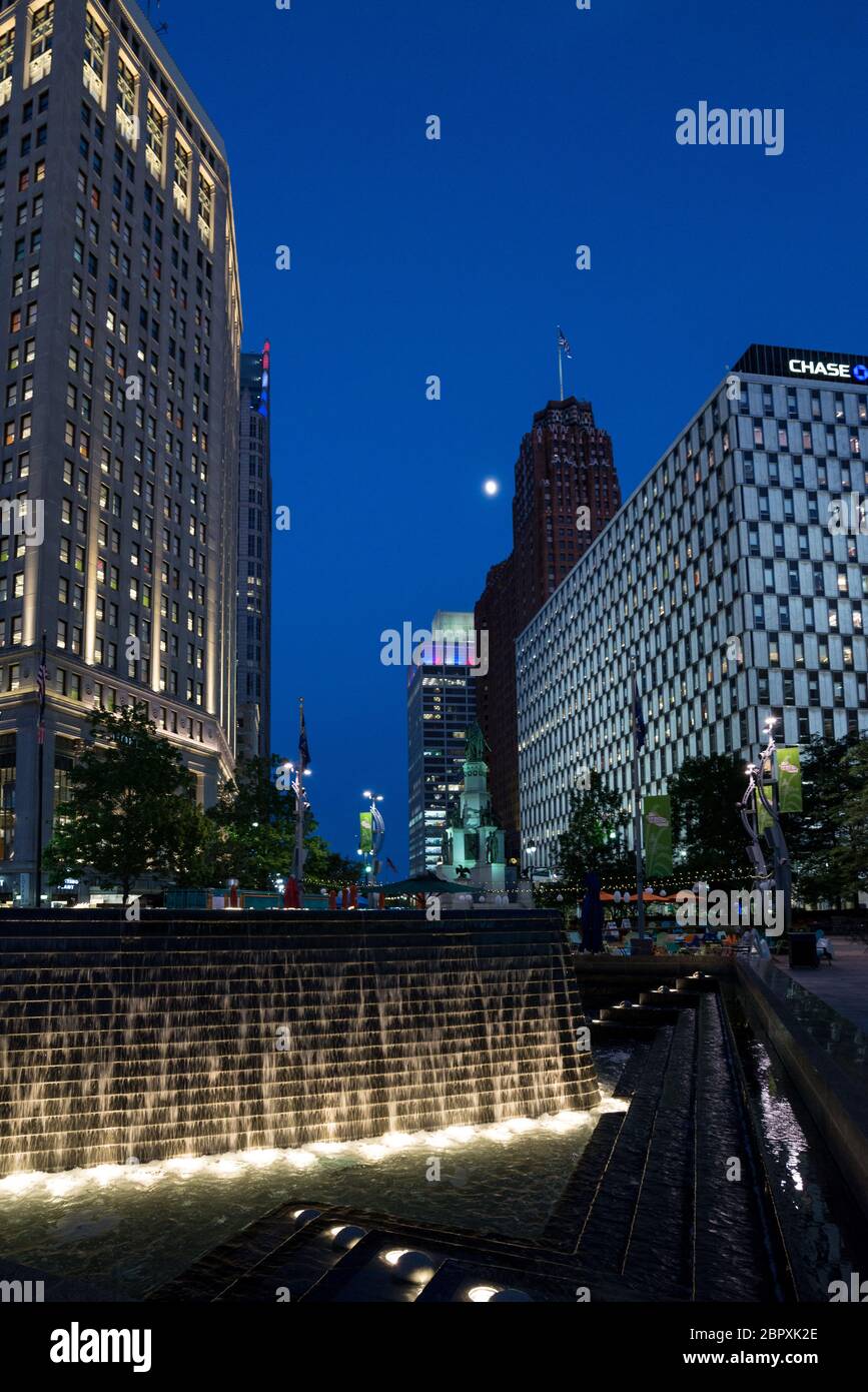 Downtown detroit michigan sunset hi-res stock photography and images ...