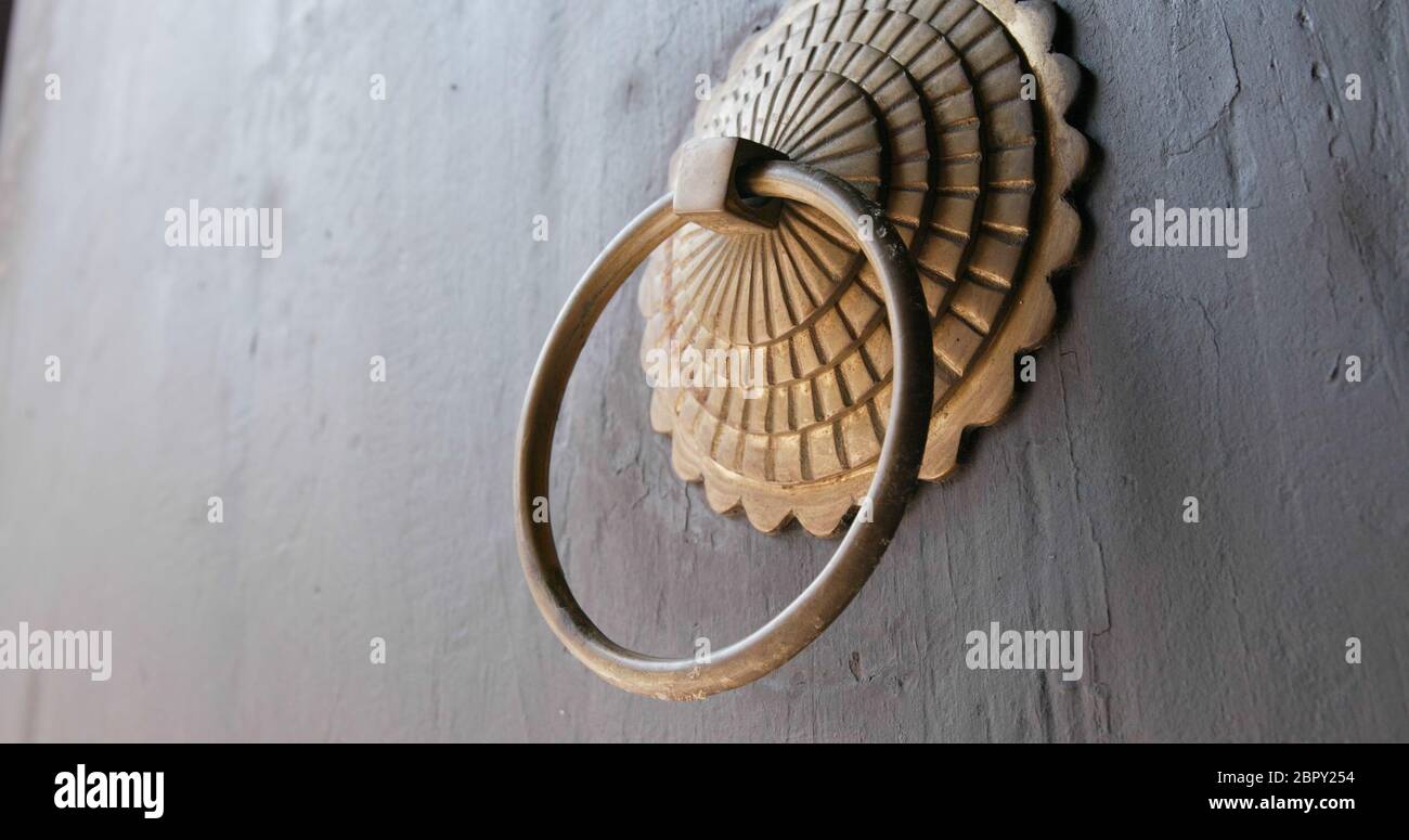 Traditional Chinese temple wooden door handle Stock Photo - Alamy