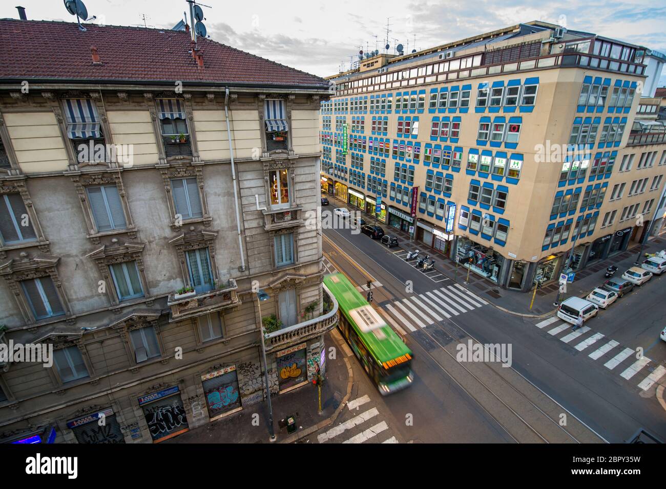Italy milan street scene hi-res stock photography and images - Alamy