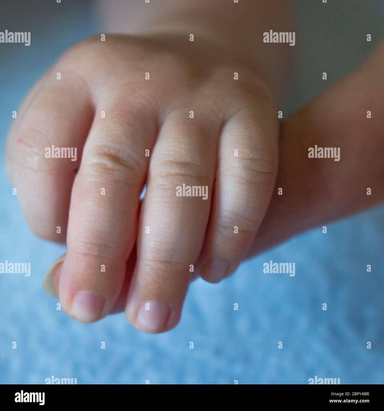 Hand of newborn baby gripping a mother's finger Stock Photo - Alamy