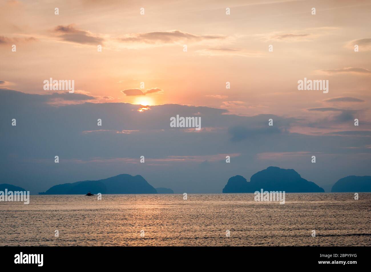 Sunset at Las Cabanas Beach, El Nido, Palawan, The Philippines Stock ...