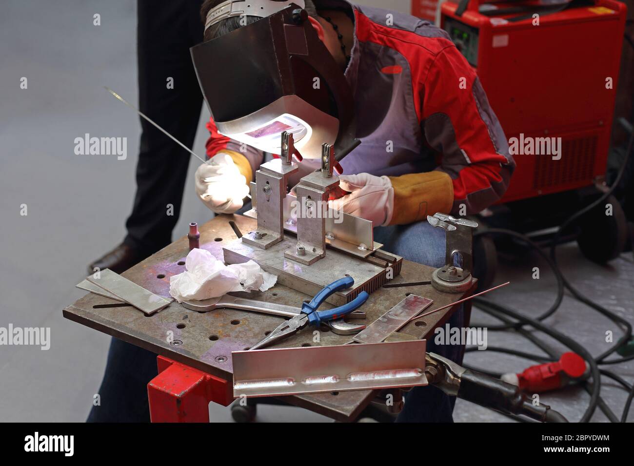 Gear production welding hi-res stock photography and images - Alamy