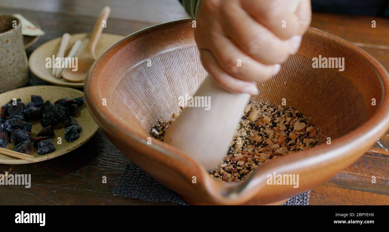 Make of chinese ground tea, Hakka Lei Cha Stock Photo - Alamy