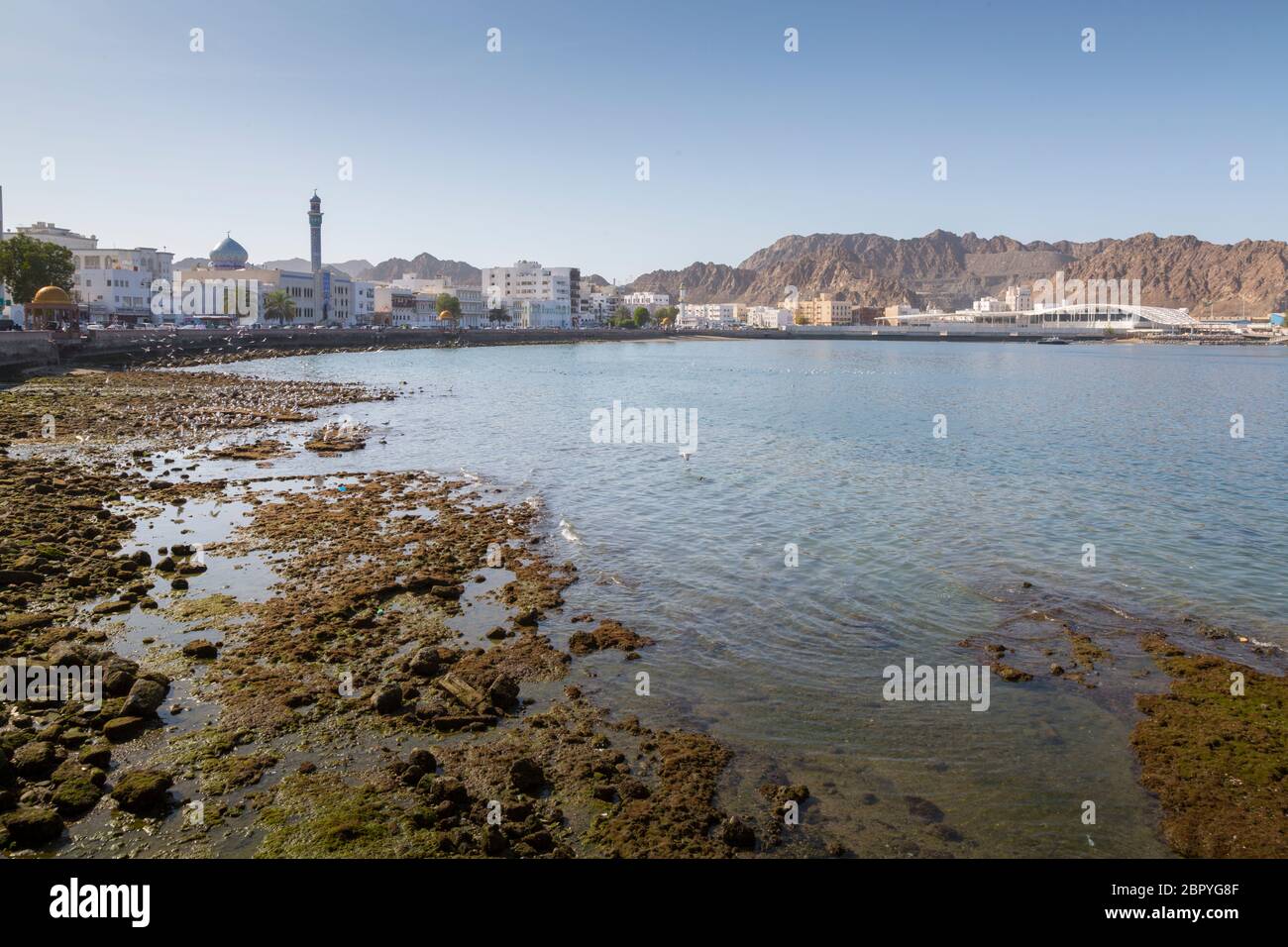 View of the Al Rasool Al Adham Mosque and Corniche at Muttrah, Muscat ...
