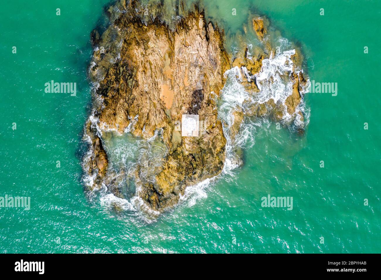 Rock in ocean aerial hi-res stock photography and images - Alamy