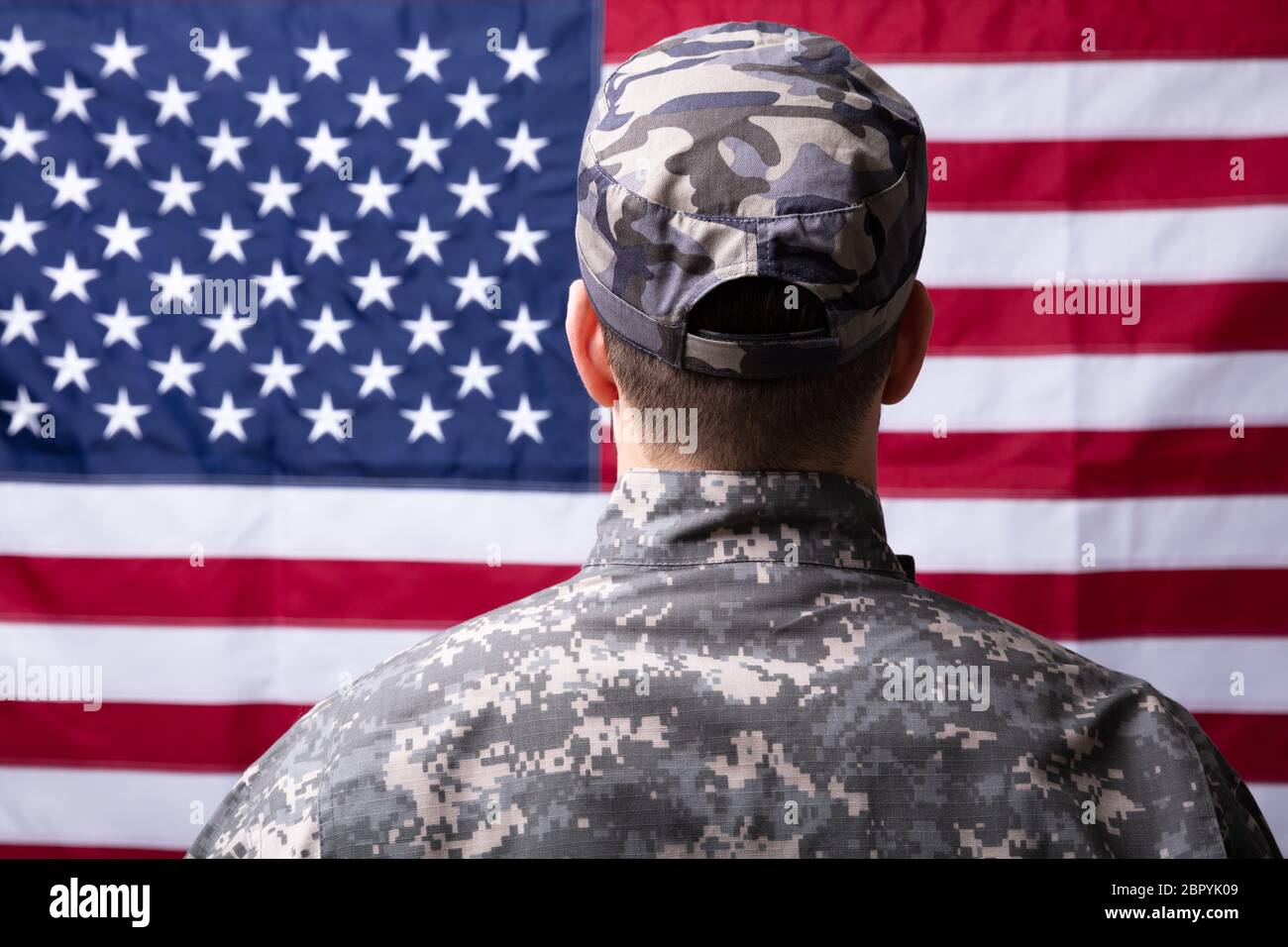 Soldier rear view silhouette hi-res stock photography and images - Alamy
