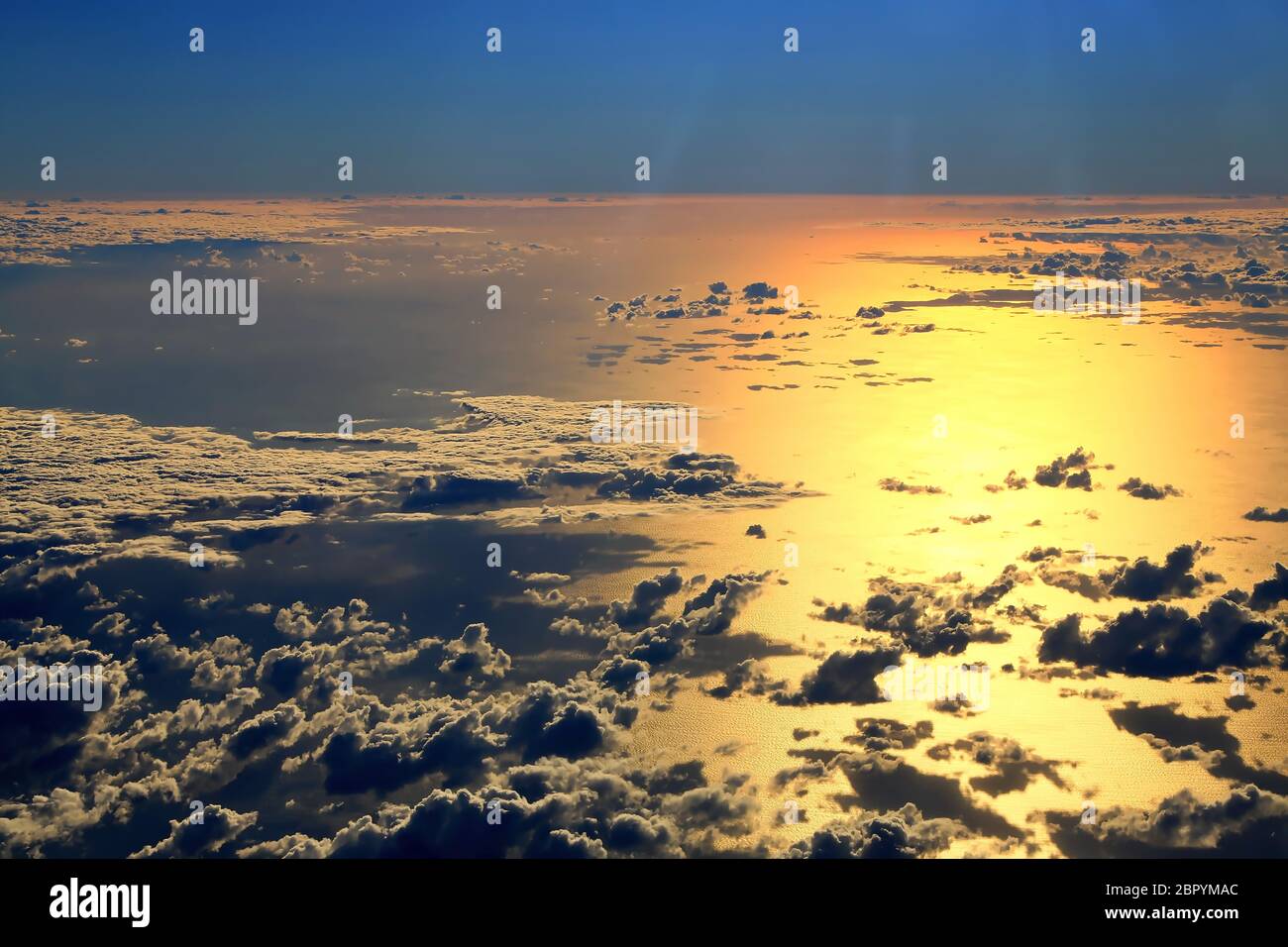 Window seat, a flight in the sunset Stock Photo - Alamy