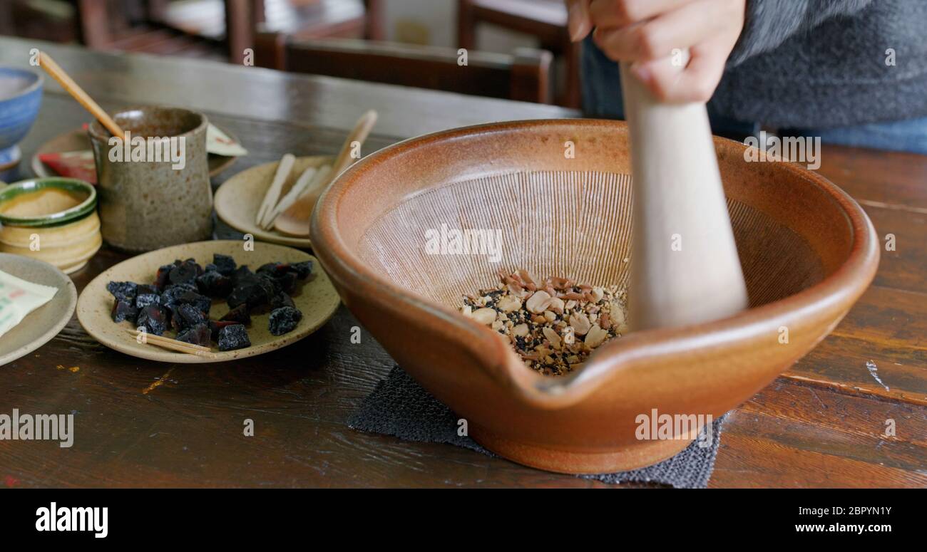 Make of chinese ground tea, Hakka Lei Cha Stock Photo - Alamy