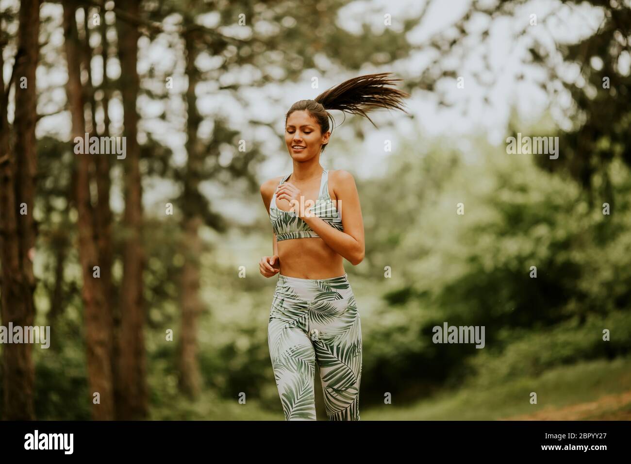 Beautiful young people running hi-res stock photography and images - Alamy