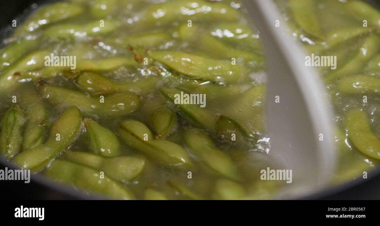 Cooking with edamame Stock Photo - Alamy