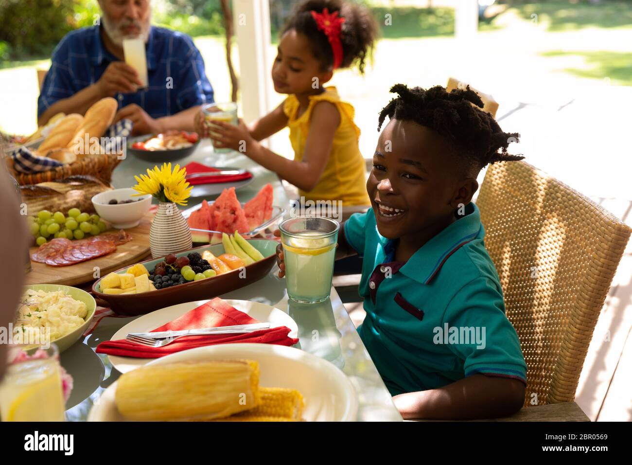 Eating together table hi-res stock photography and images - Alamy