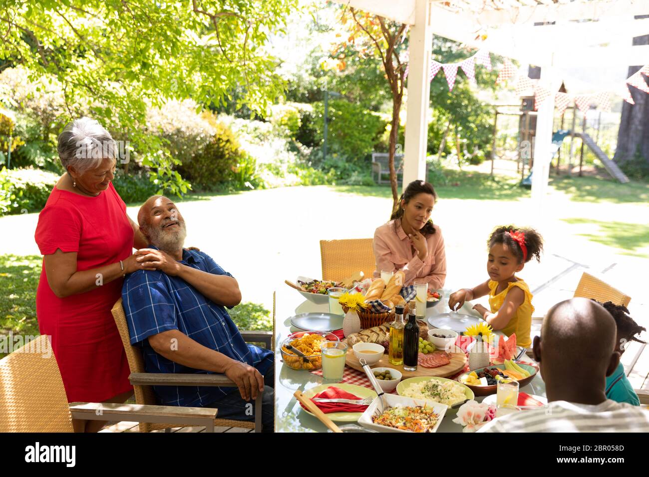 Eating together table hi-res stock photography and images - Alamy