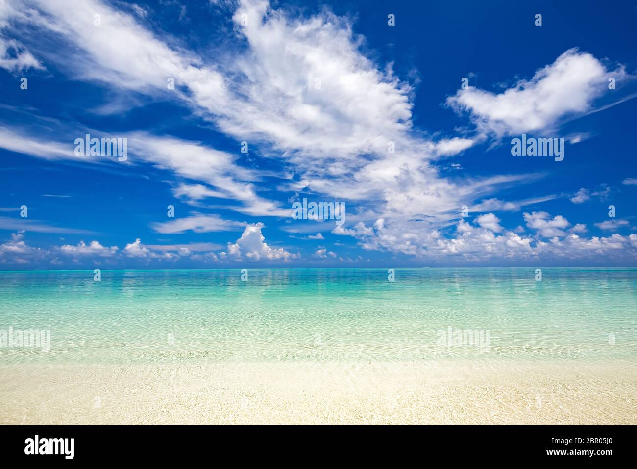 Beautiful sunny ocean beach hi-res stock photography and images - Alamy