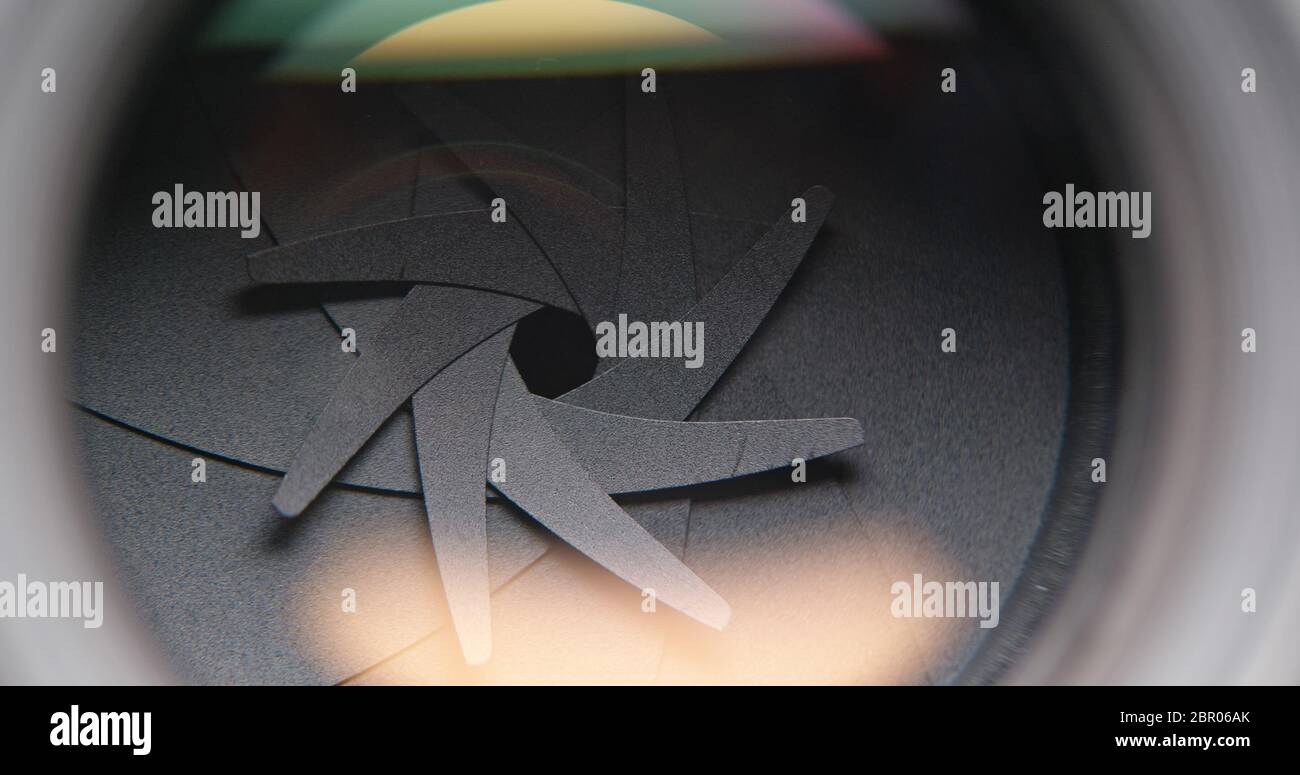 Adjusting aperture camera lens Stock Photo - Alamy