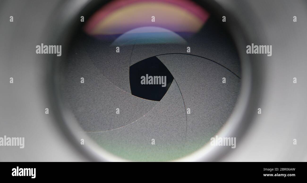 Changing aperture camera lens Stock Photo - Alamy