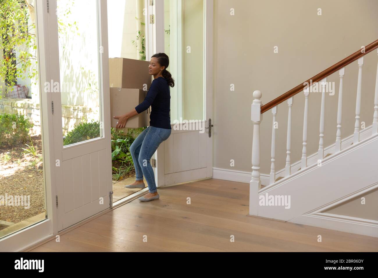 Woman arriving hi-res stock photography and images - Alamy