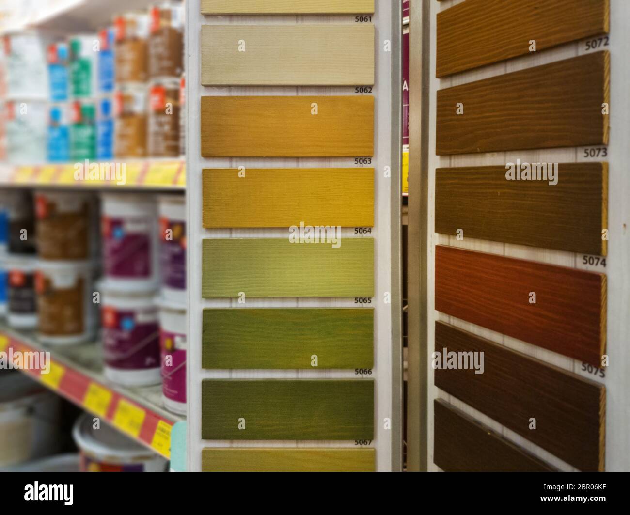 Paint cans shelf hi-res stock photography and images - Alamy