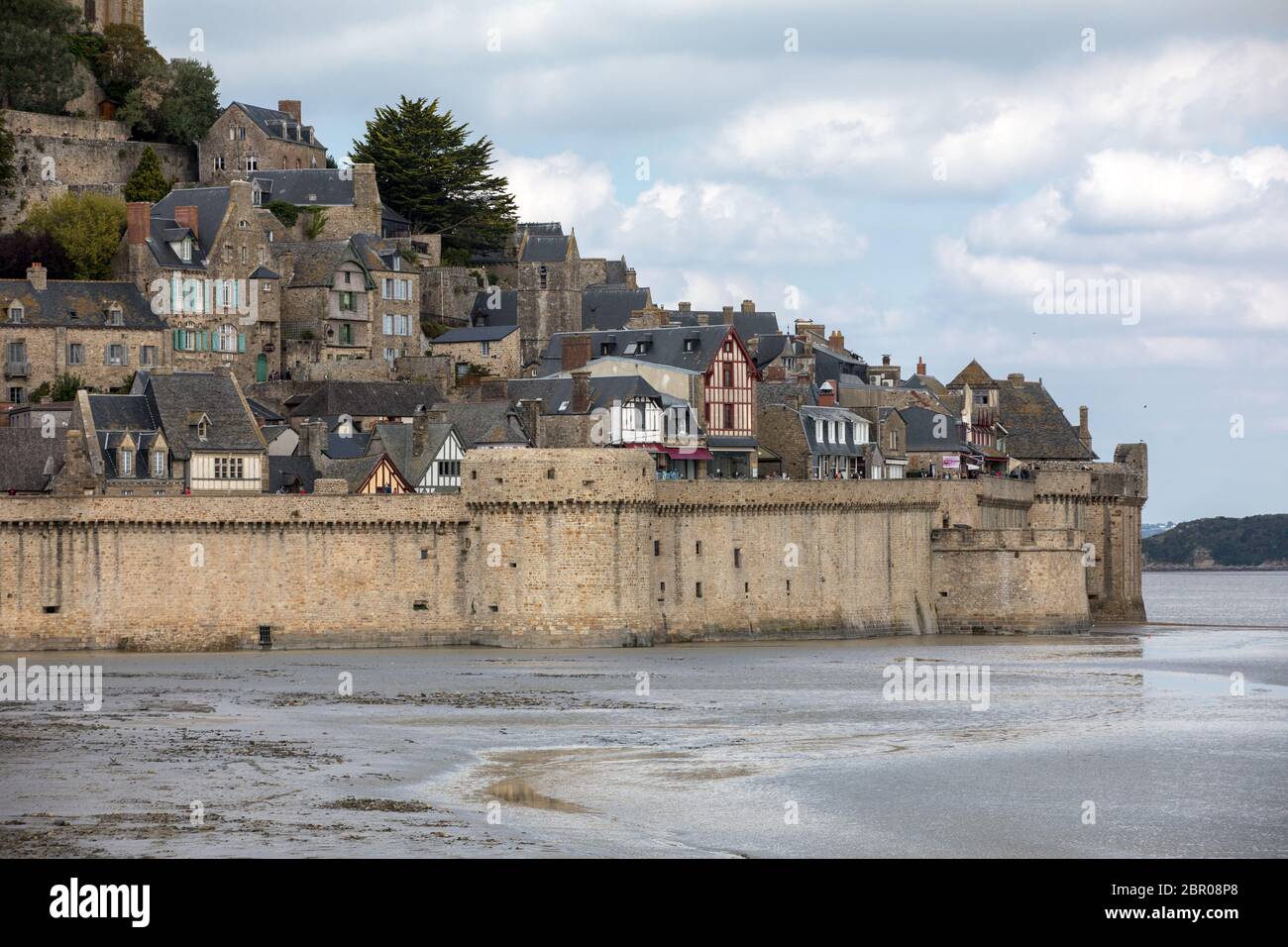 Medieval fortified abbey hi-res stock photography and images - Alamy