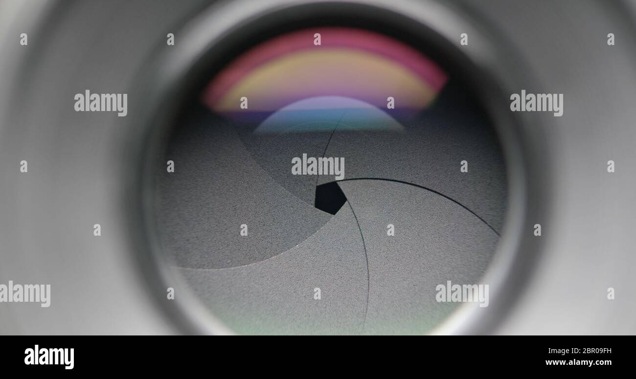 Adjusting aperture on camera lens Stock Photo - Alamy