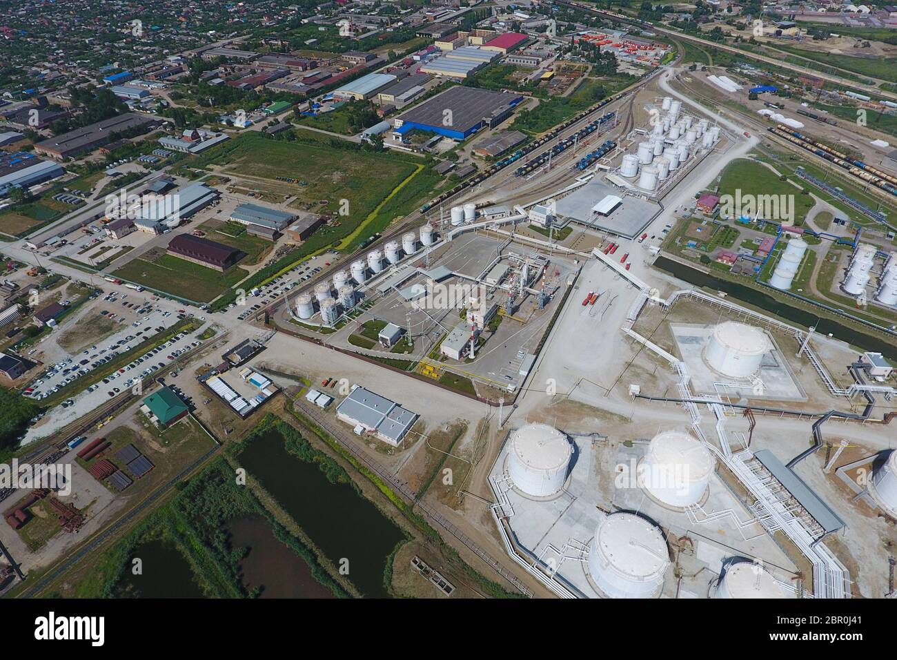 Oil refinery plant for primary and deep oil refining. Equipment and ...