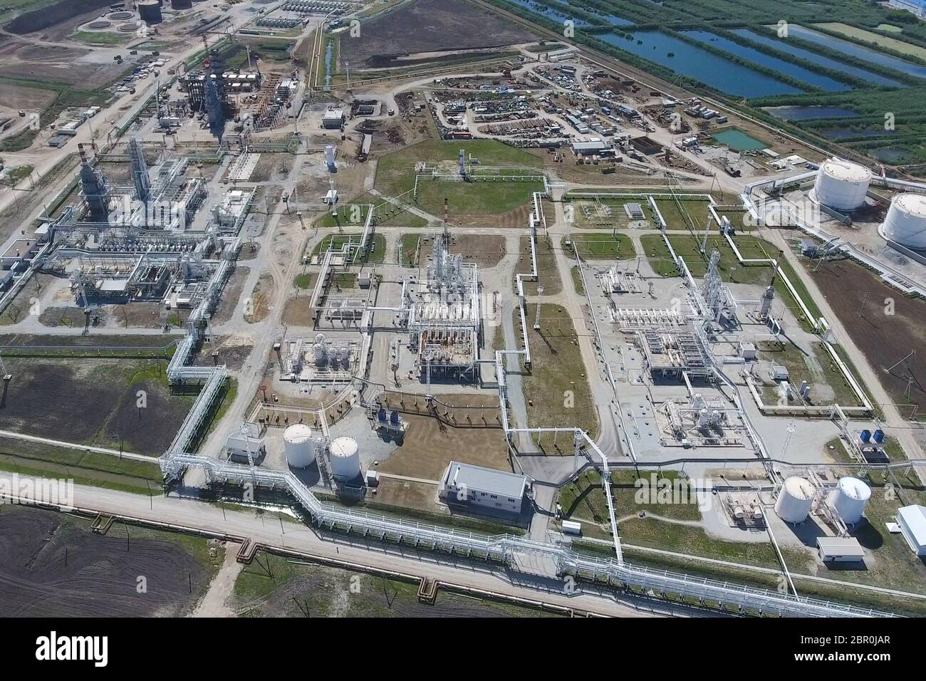 Oil refinery plant for primary and deep oil refining. Equipment and ...